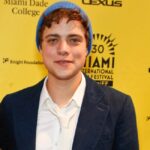 Douglas Smith Height, Weight, Age, Family, Biography, Facts