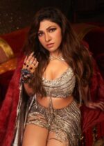 Tulsi Kumar Height, Weight, Age, Spouse, Family, Facts, Biography