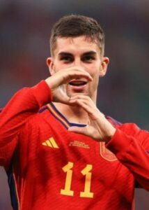 Ferran Torres Height, Weight, Family, Facts, Girlfriend, Biography