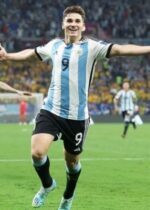 Julián Álvarez Height, Weight, Family, Facts, Girlfriend, Biography