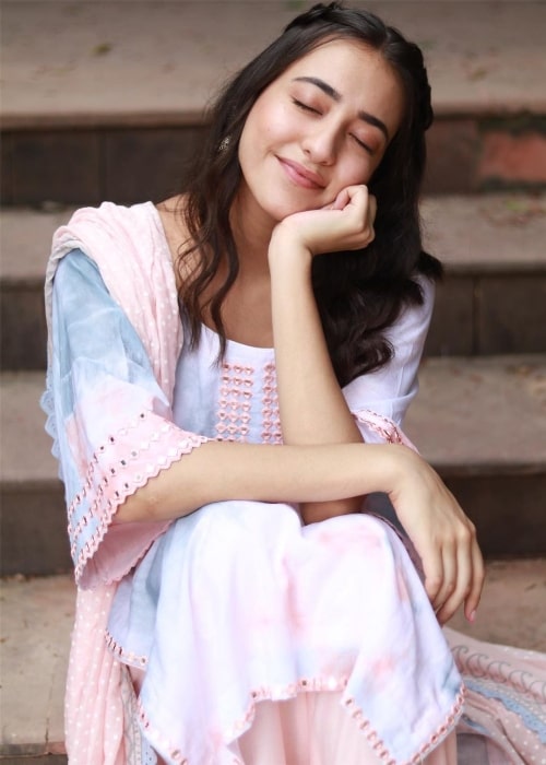 Nikeet Dhillon Height Weight Age Family Biography Facts