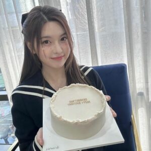 Bae (NMIXX) Height, Weight, Age, Facts, Family, Biography