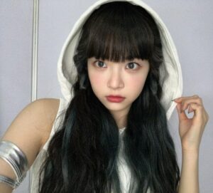 Hong Eun-chae (Le Sserafim) Height, Weight, Age, Family, Facts