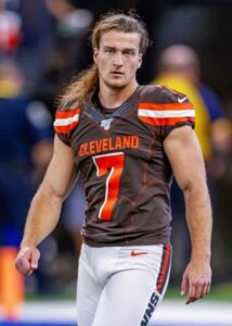 Jamie Gillan Height, Weight, Family, Facts, Education, Biography