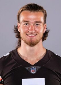 Jamie Gillan Height, Weight, Family, Facts, Education, Biography