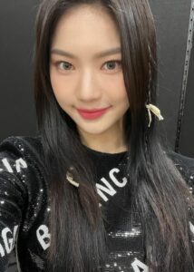 Isa (STAYC) Height, Weight, Age, Biography, Family, Facts