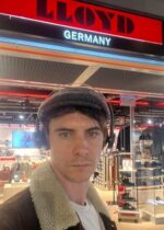 Harry Lloyd Height, Weight, Age, Girlfriend, Family, Biography