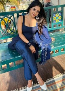 Khushi Dubey Height, Weight, Age, Boyfriend, Family