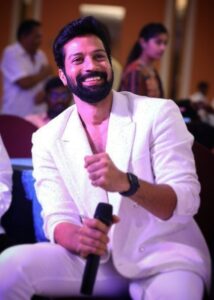 Santhosh Prathap Height, Weight, Age, Girlfriend, Family, Facts
