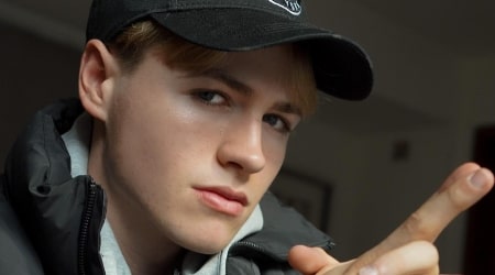 Lewis Kelly Height, Weight, Age, Girlfriend, Family