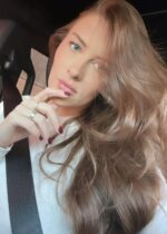 Brooke Schofield Height, Weight, Age, Boyfriend, Family