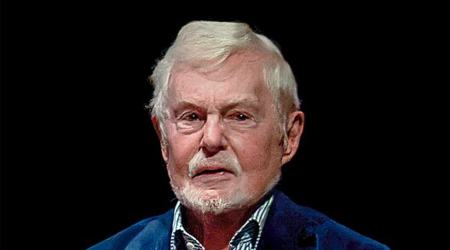 Derek Jacobi Height, Weight, Age, Husband, Family