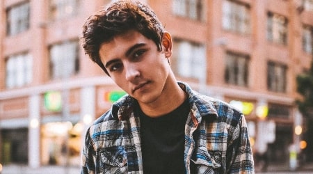 Kyson Facer Height, Weight, Age, Girlfriend, Family